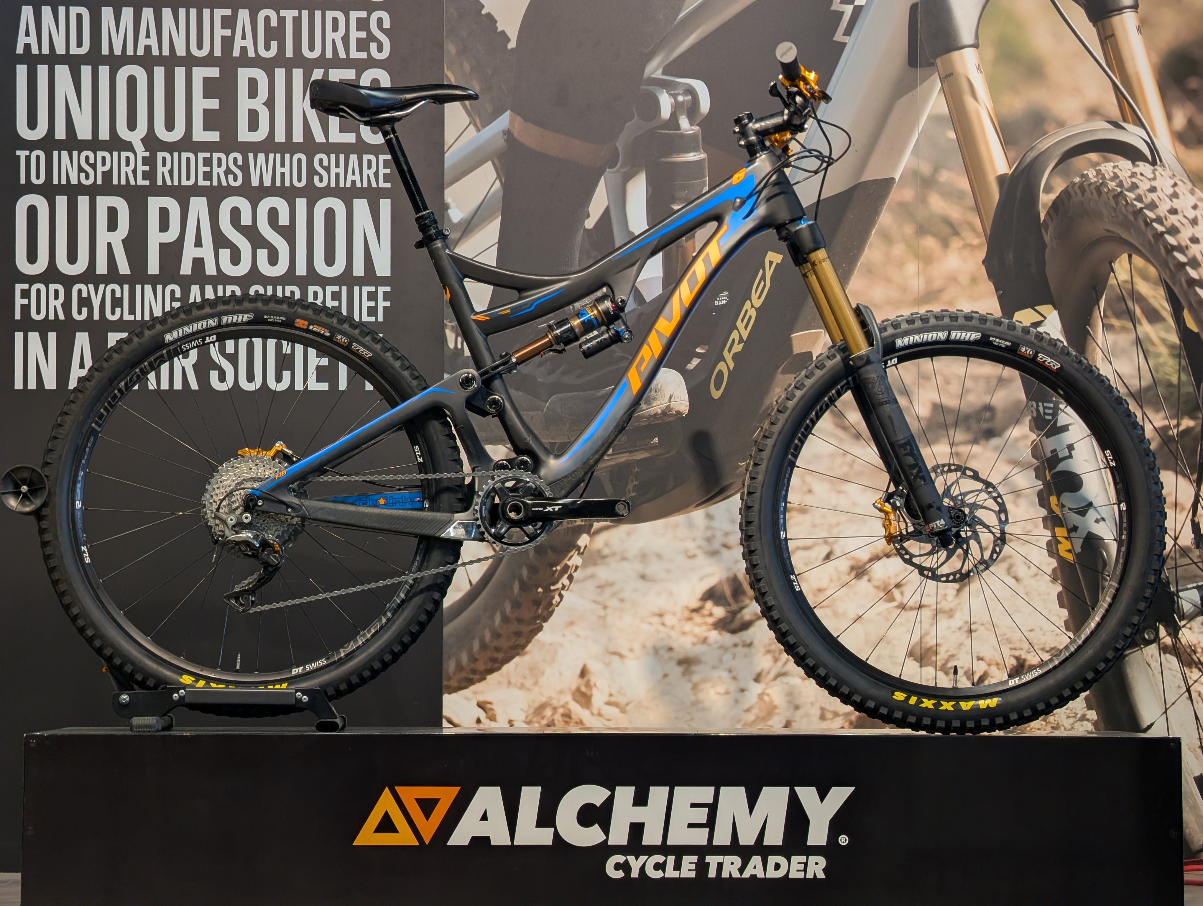 Pivot Mach 6 Carbon XL 2019 - Alchemy Cycle Trader